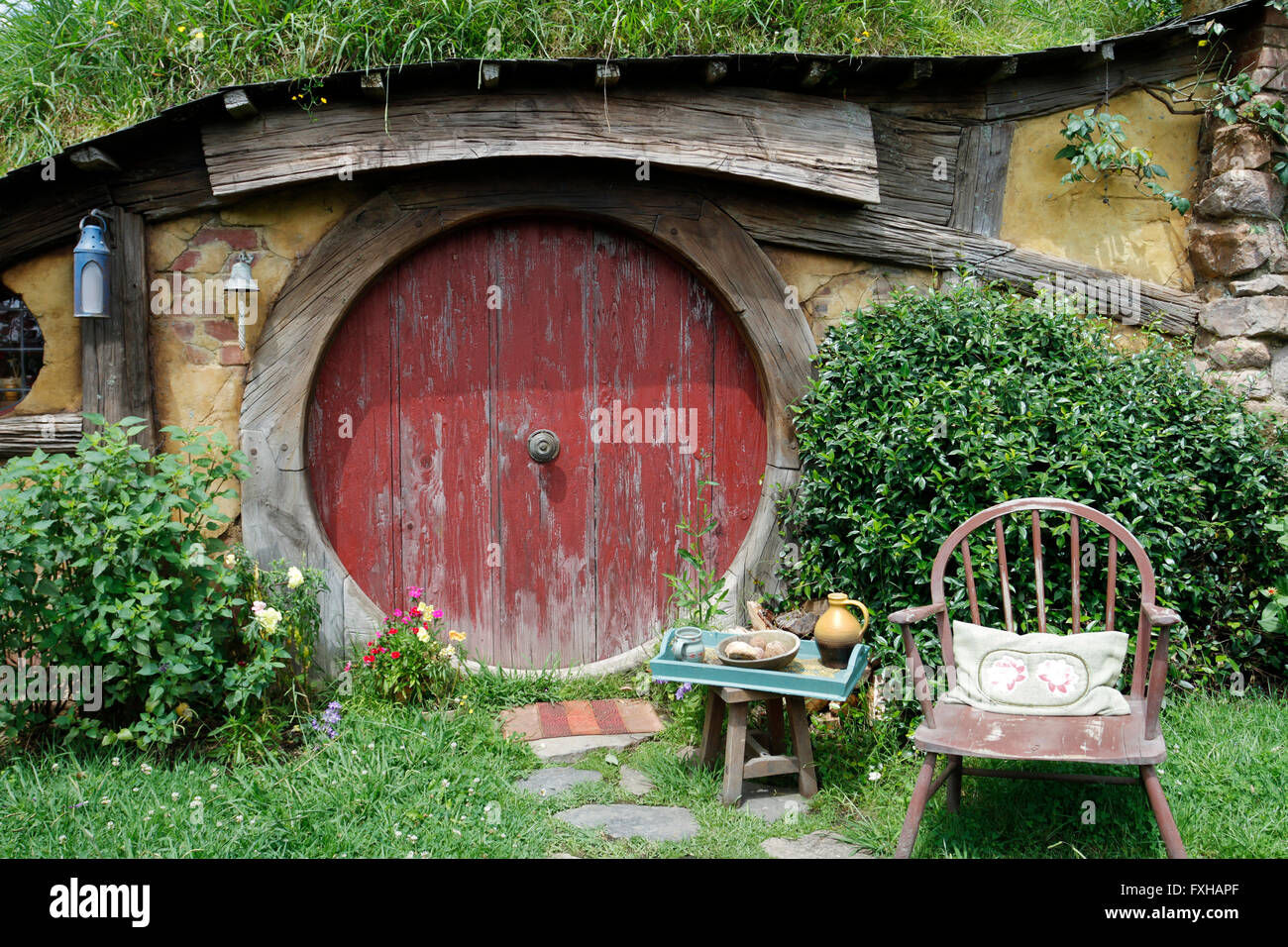 Front yard of Hobbit house at Hobbiton movie set in New Zealand Stock ...