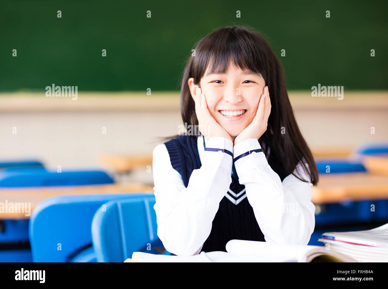 Beautiful teen high school girl hi-res stock photography and images - Alamy
