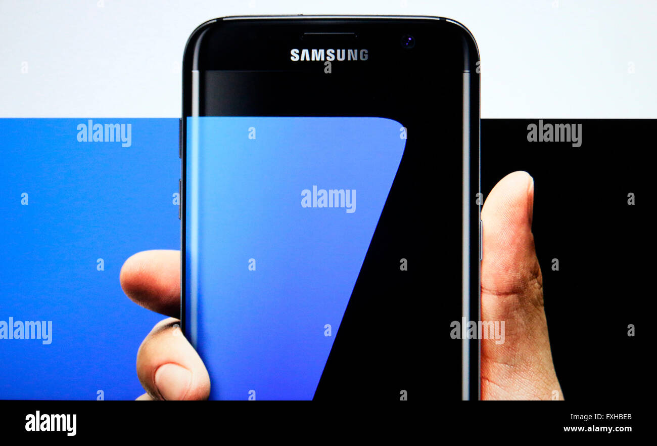 Galaxy s7 hi-res stock photography and images - Alamy