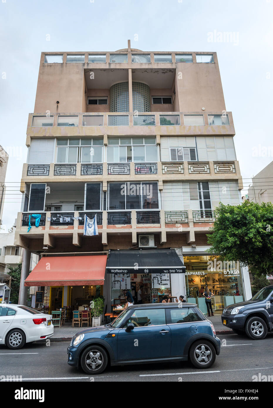 apartment house in Tel Aviv city, Israel Stock Photo - Alamy