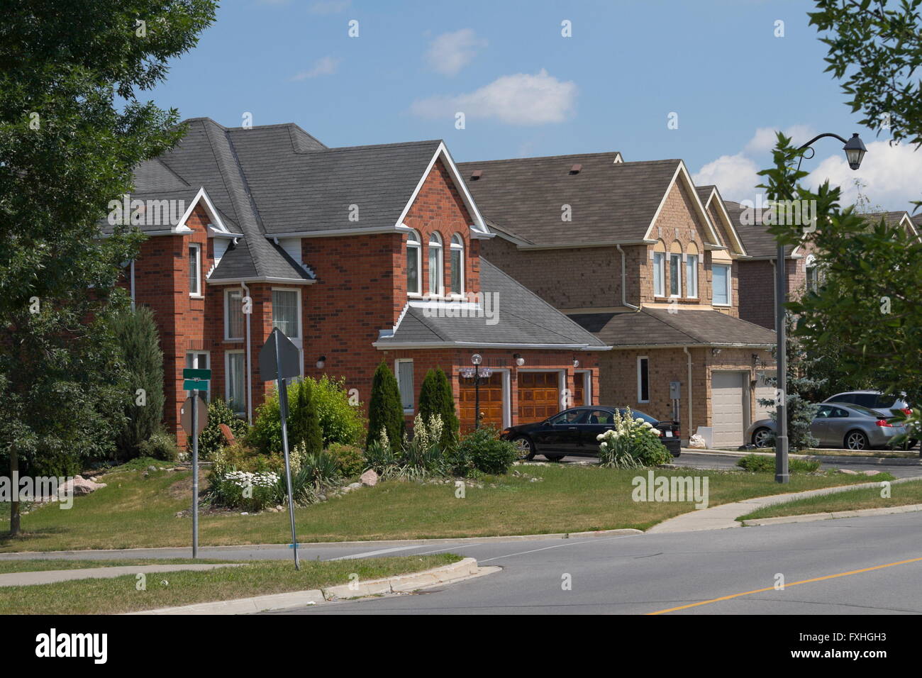 Canadian style house hi-res stock photography and images - Alamy