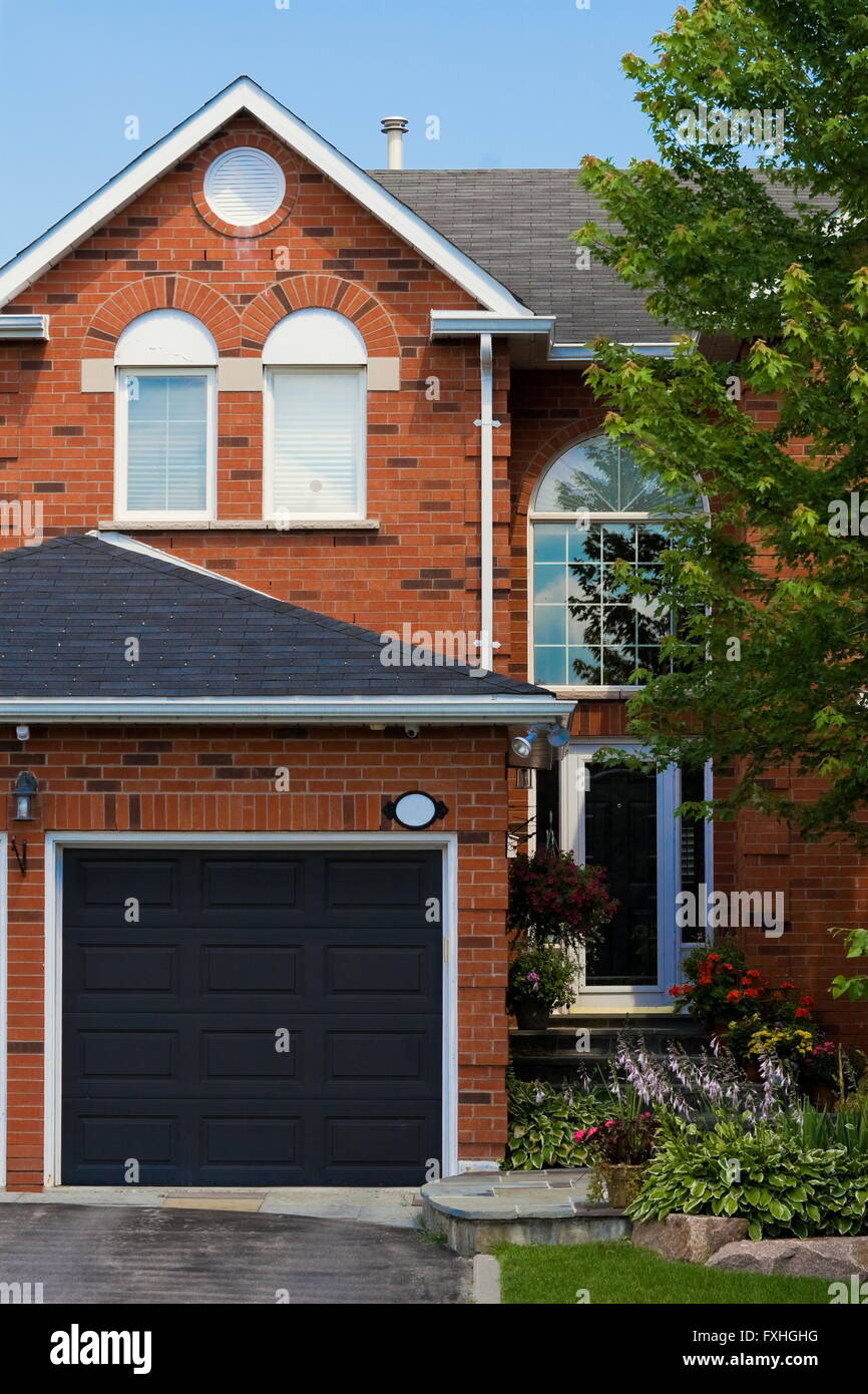 Canadian style house hi-res stock photography and images - Alamy