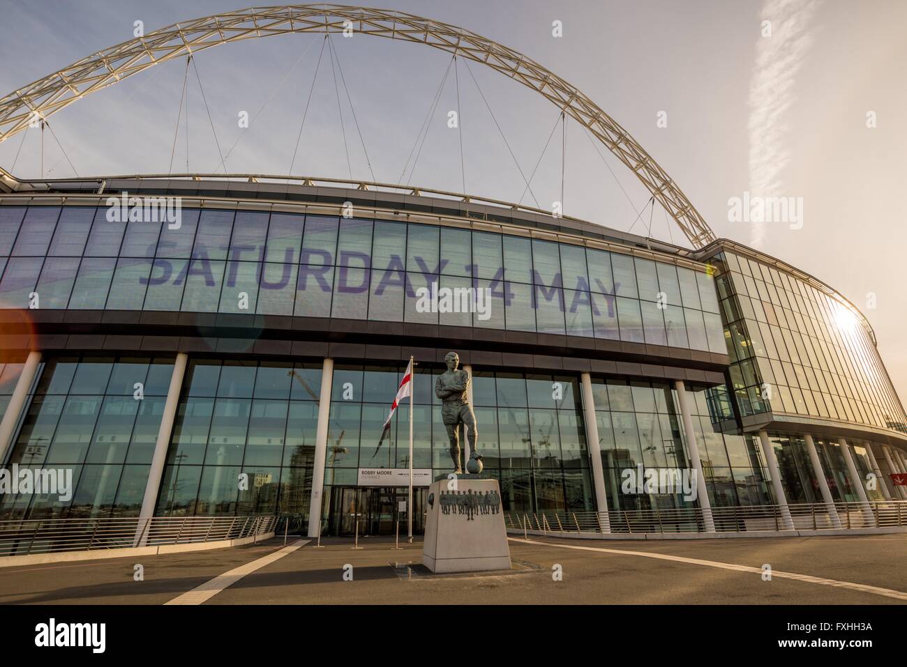 Football stadium ground statue hi-res stock photography and images - Alamy