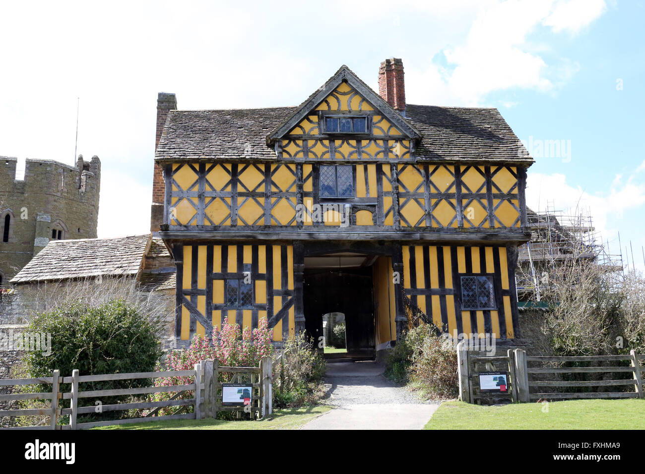 Half timbered gatehouse Stokesay castle near Ludlow Stock Photo - Alamy