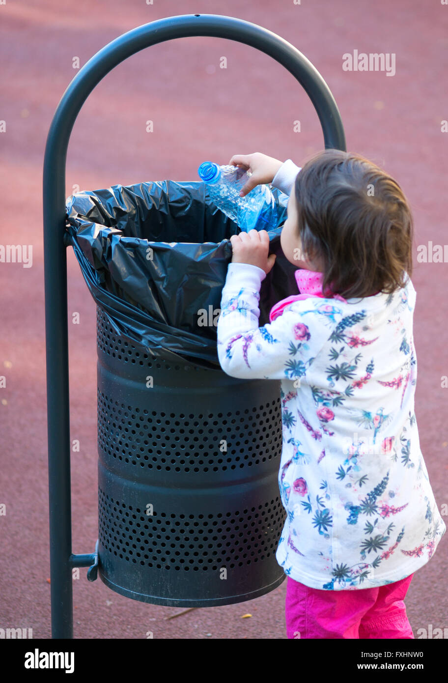 child participate in recycling Stock Photo - Alamy