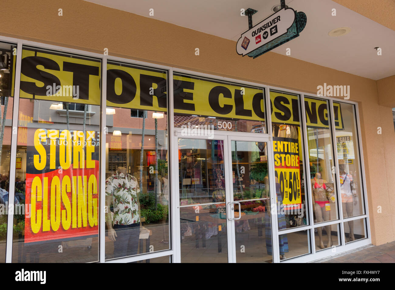 Closing of shopping malls hi-res stock photography and images - Alamy