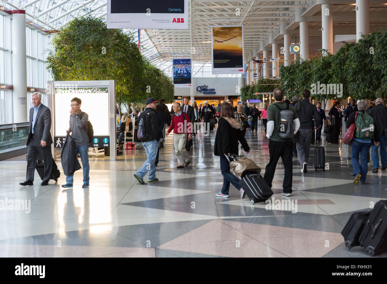 Concourse D and E at Charlotte Douglas International airport Stock ...