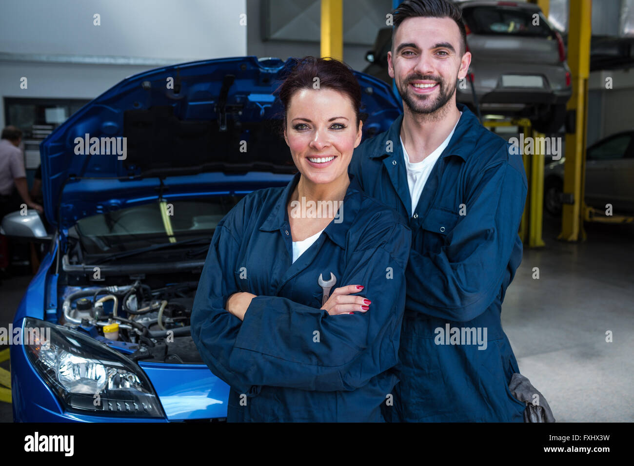 Team mechanics smiling camera hi-res stock photography and images - Alamy
