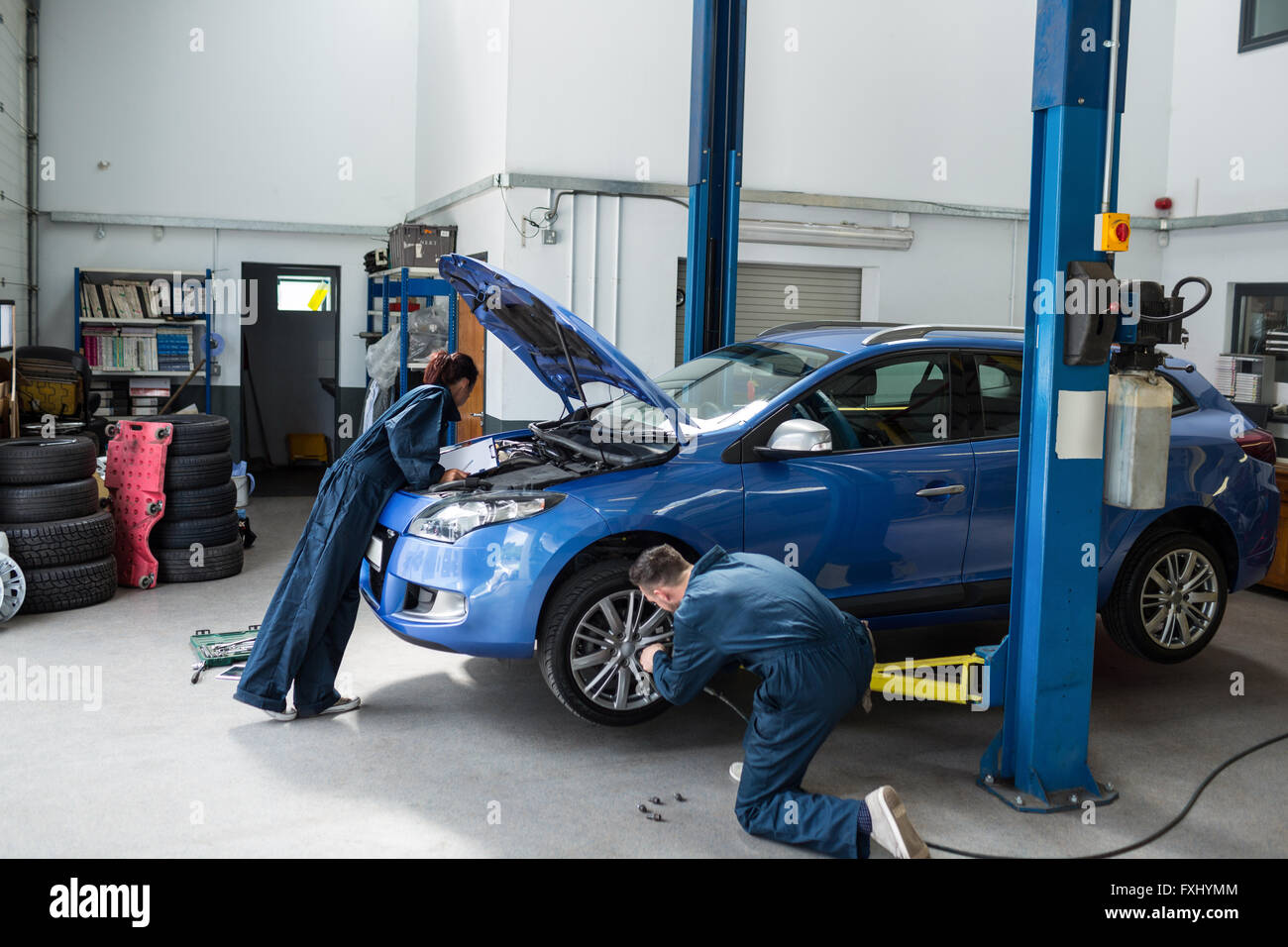 Fixing engine hi-res stock photography and images - Alamy