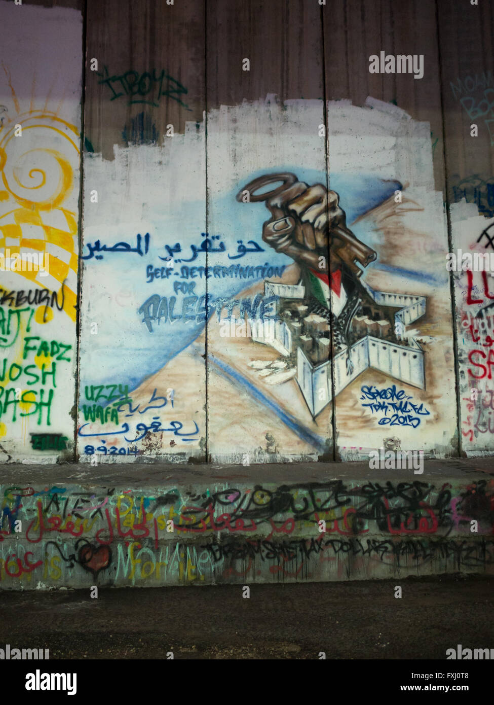 Palestine resistance graffiti in Bethlehem wall Stock Photo - Alamy