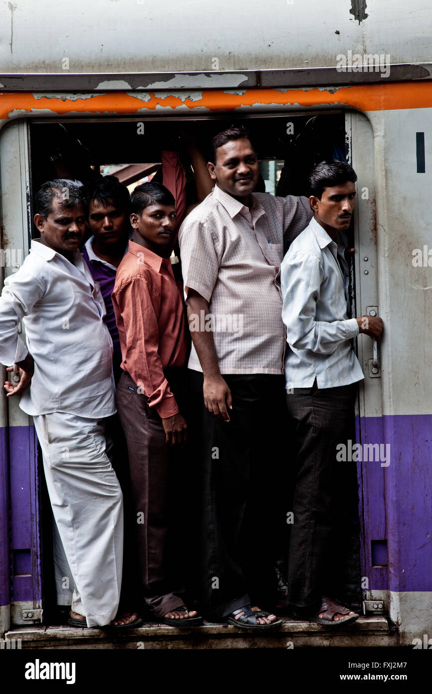 Indian train crowd hi-res stock photography and images - Alamy