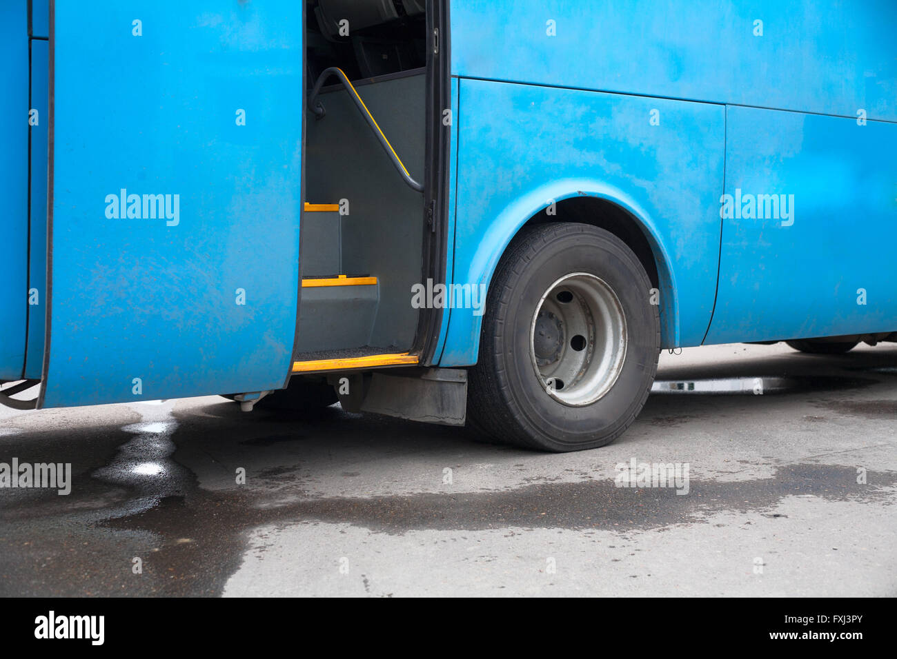Open shuttle bus hi-res stock photography and images - Alamy