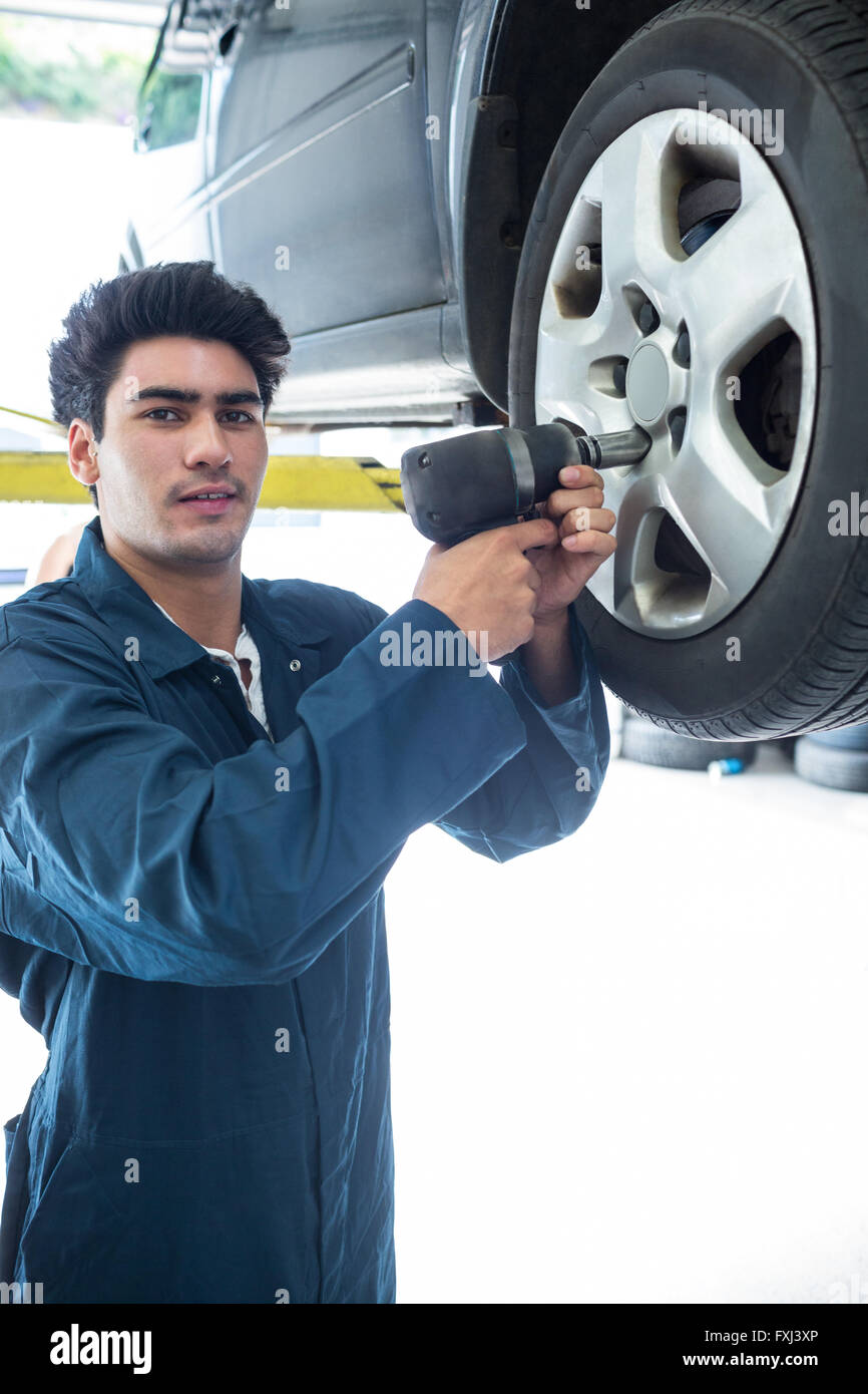 Handsome auto mechanic wheel hi-res stock photography and images - Alamy