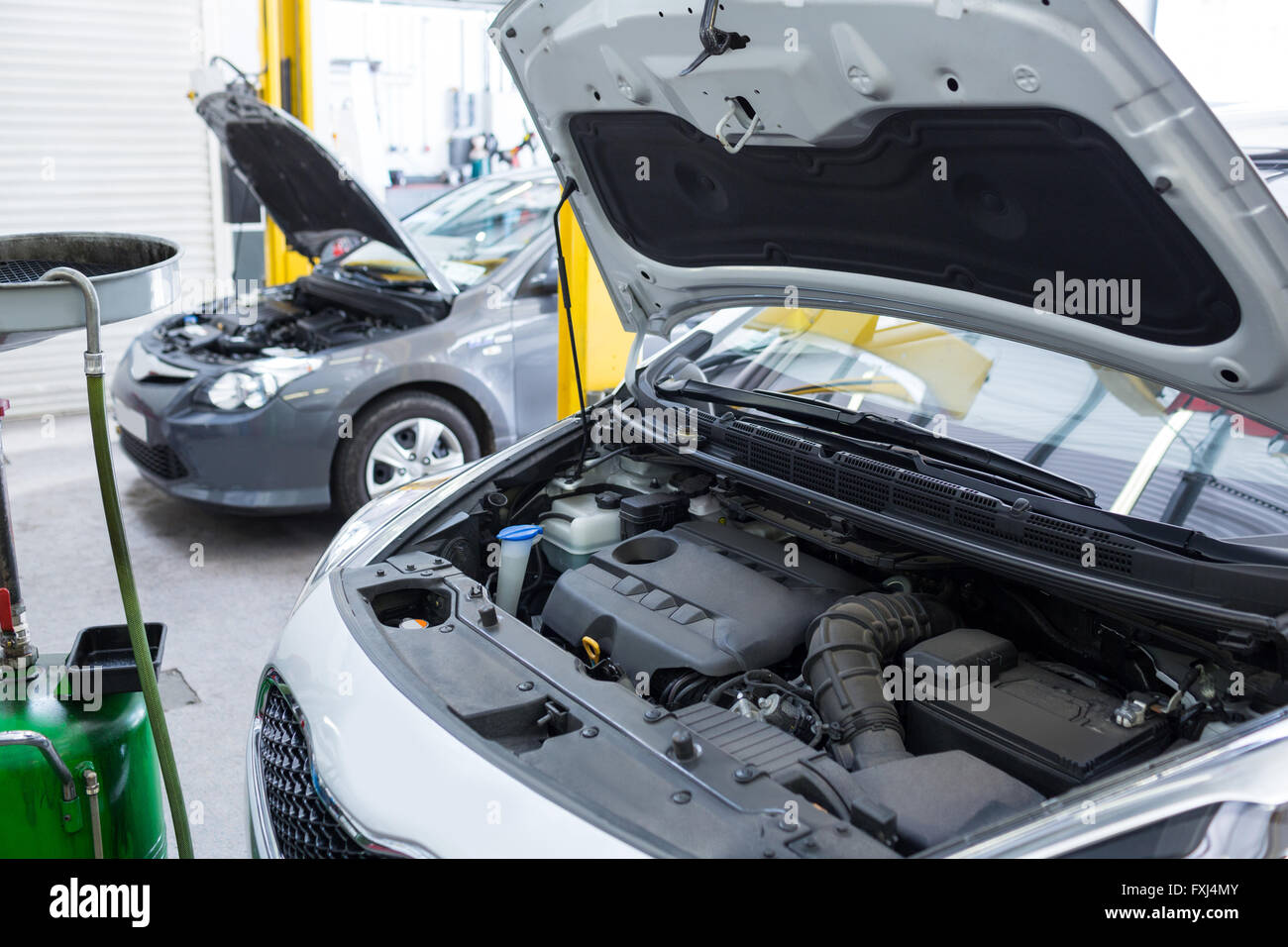 Open hood hi-res stock photography and images - Alamy