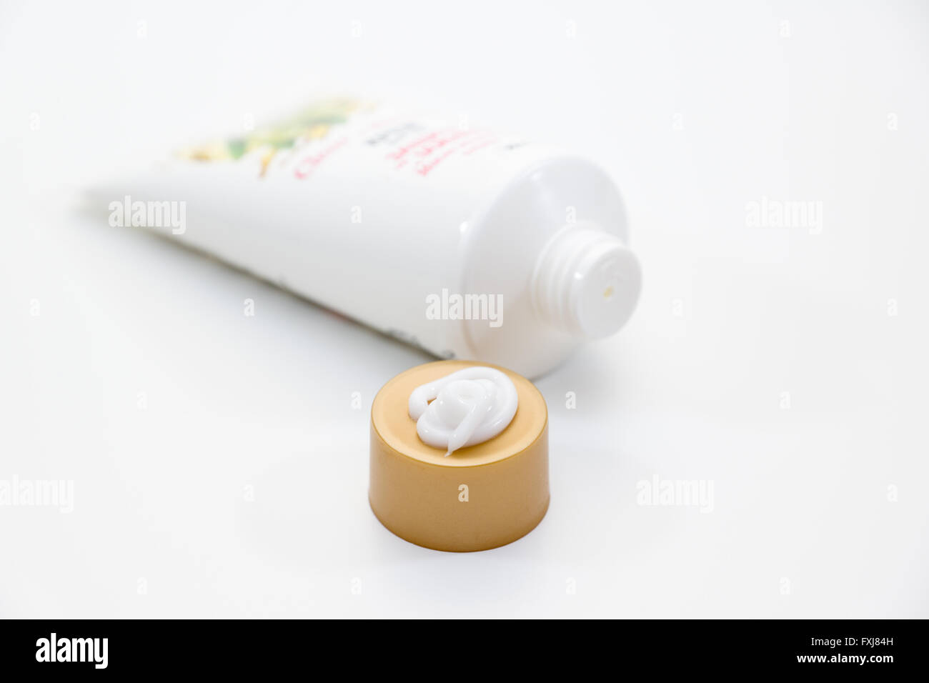 Cream white beauty blob hi-res stock photography and images - Alamy