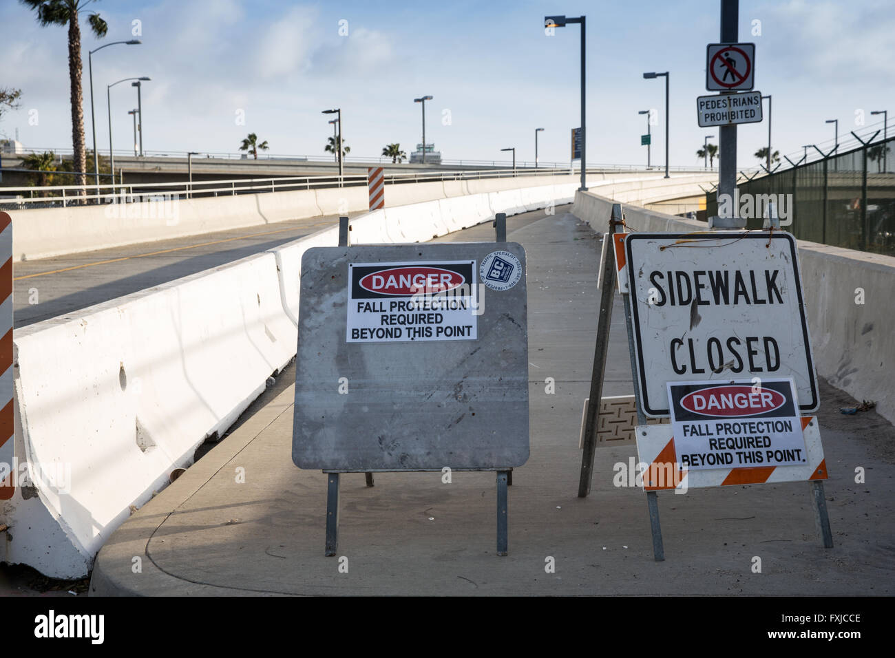 Sidewalk closed hi-res stock photography and images - Alamy