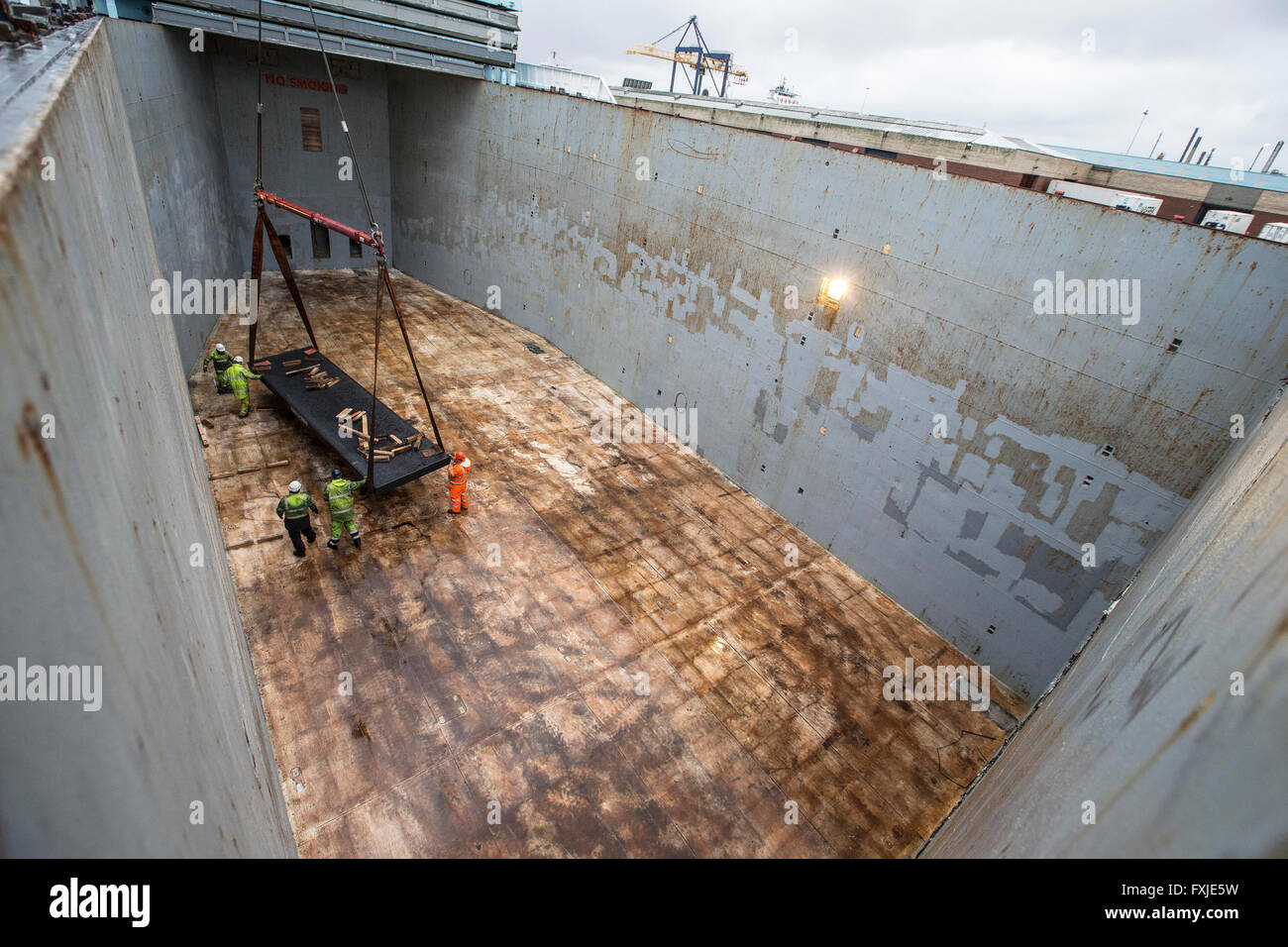 ships being unloaded at Grangemouth Harbour Stock Photo - Alamy