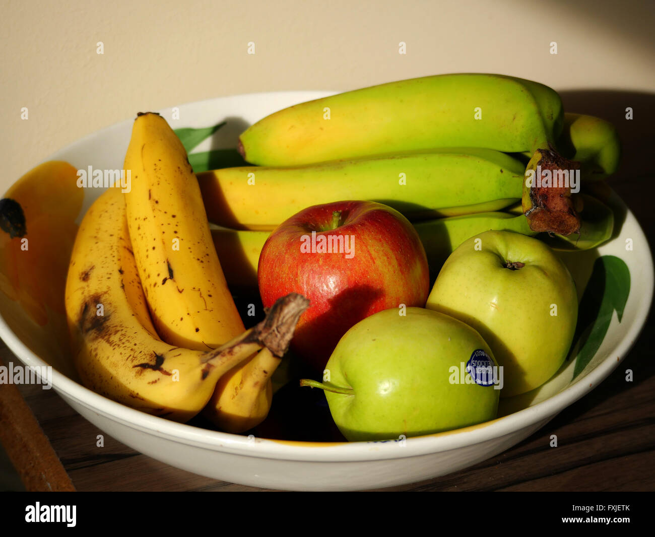 A bowl full of fresh fruit Stock Photo - Alamy