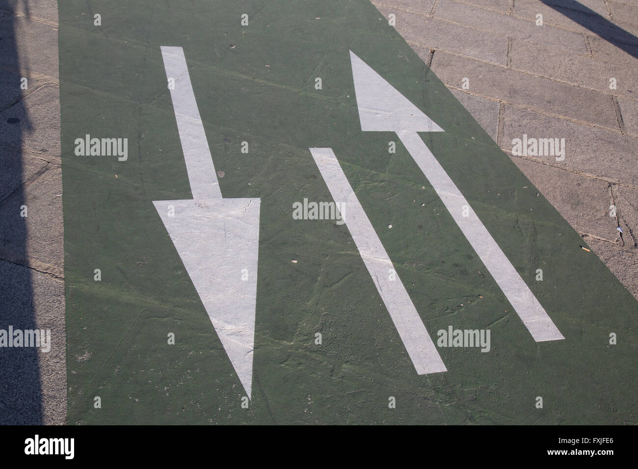 Double arrow sign hi-res stock photography and images - Alamy