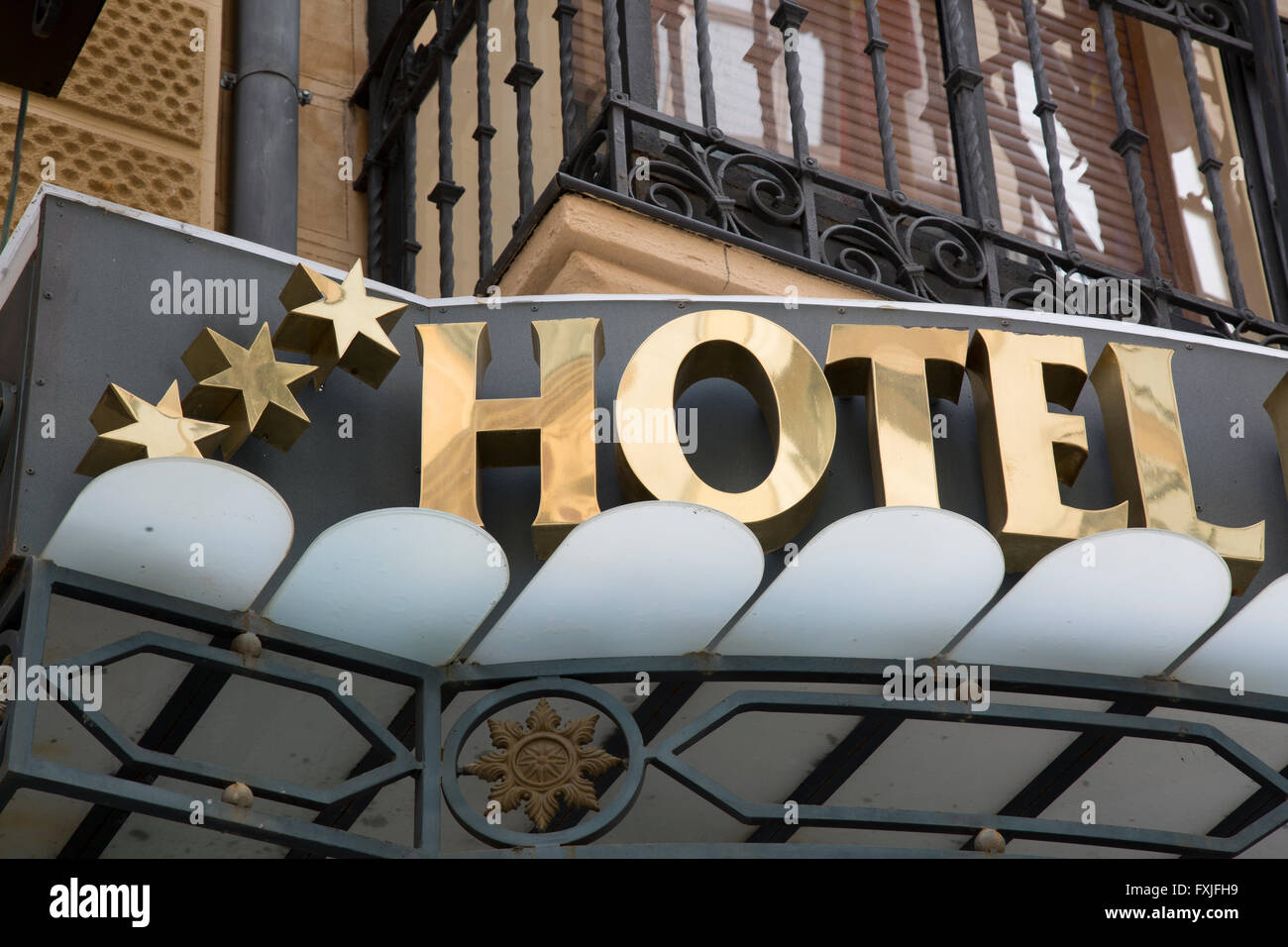 Star hotel sign hi-res stock photography and images - Alamy