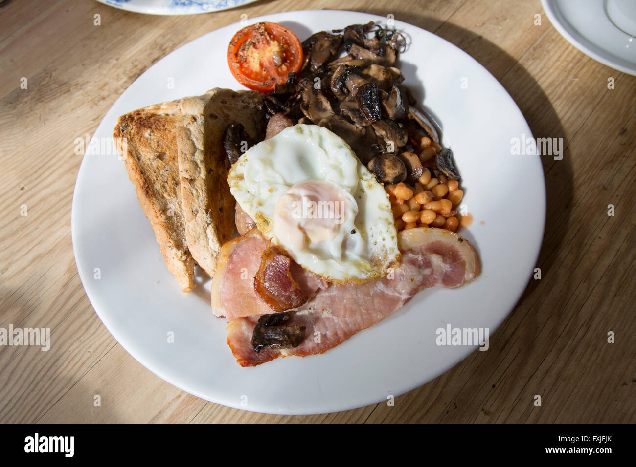 English Breakfast served in Cafe Stock Photo - Alamy