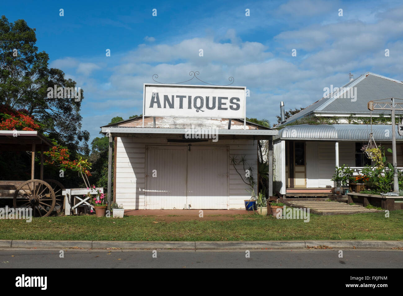 Antique antiques store hi-res stock photography and images - Alamy