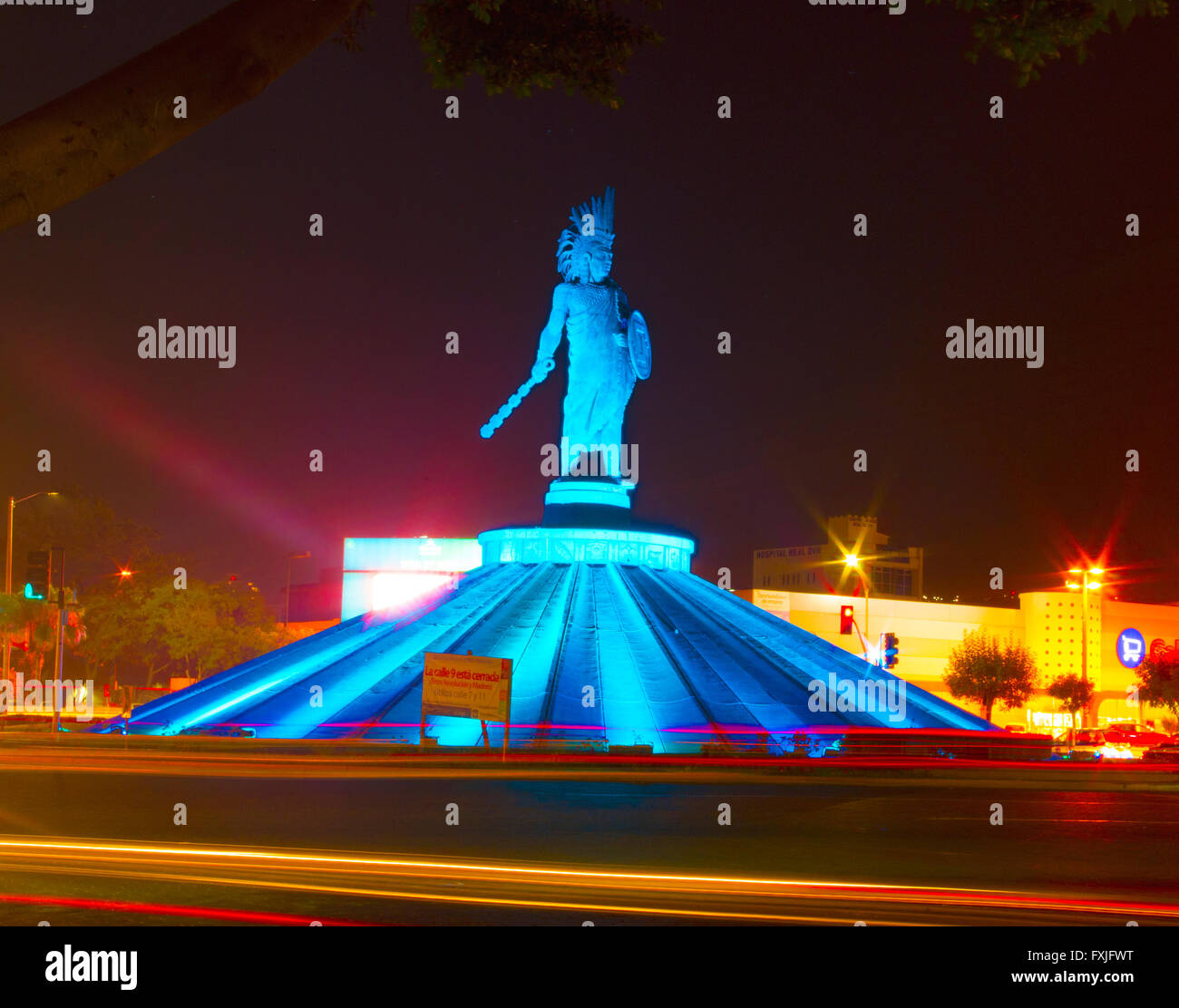 Statue of cuauhtemoc hi-res stock photography and images - Alamy