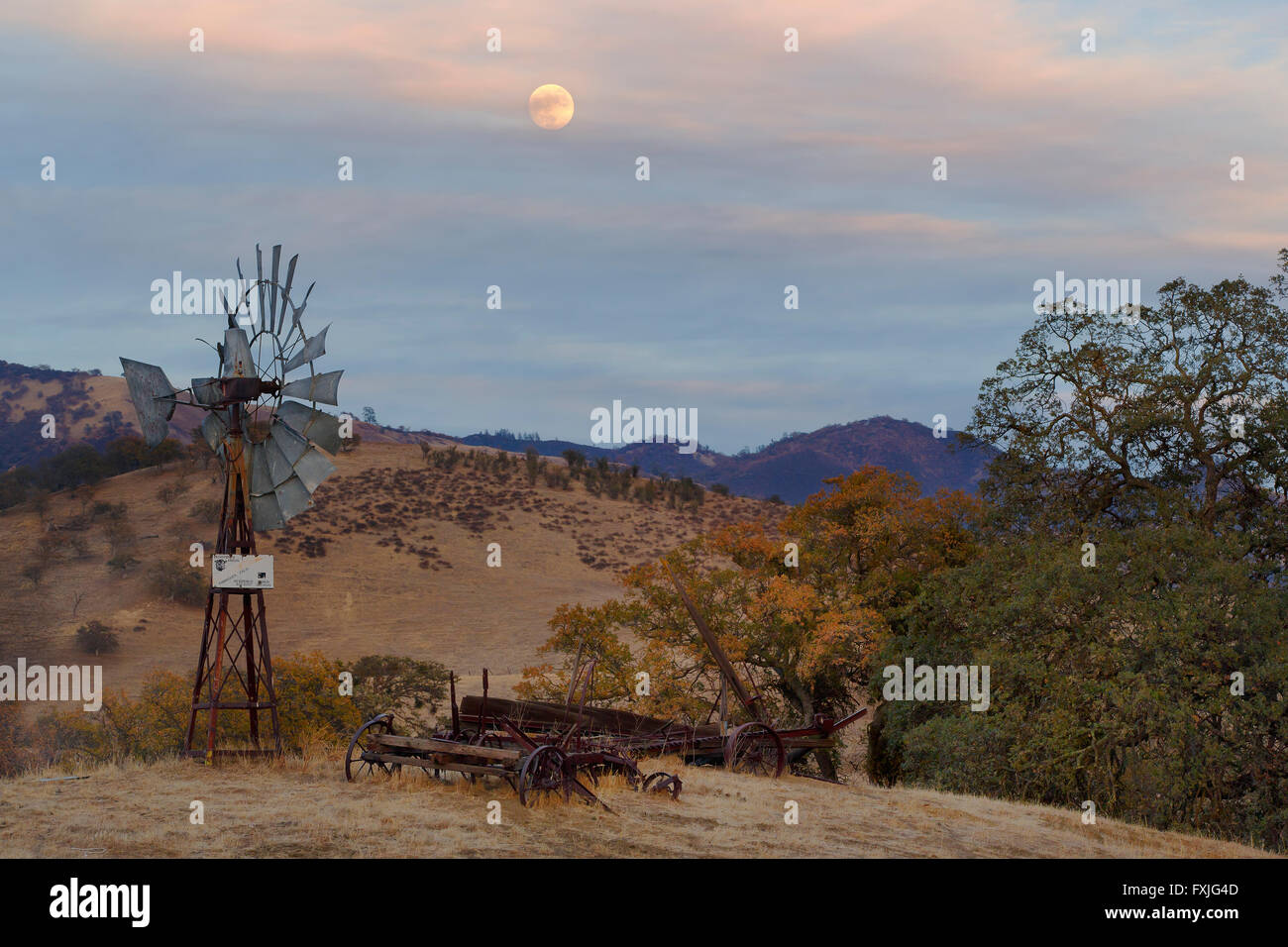 Moon and windmill hi-res stock photography and images - Alamy