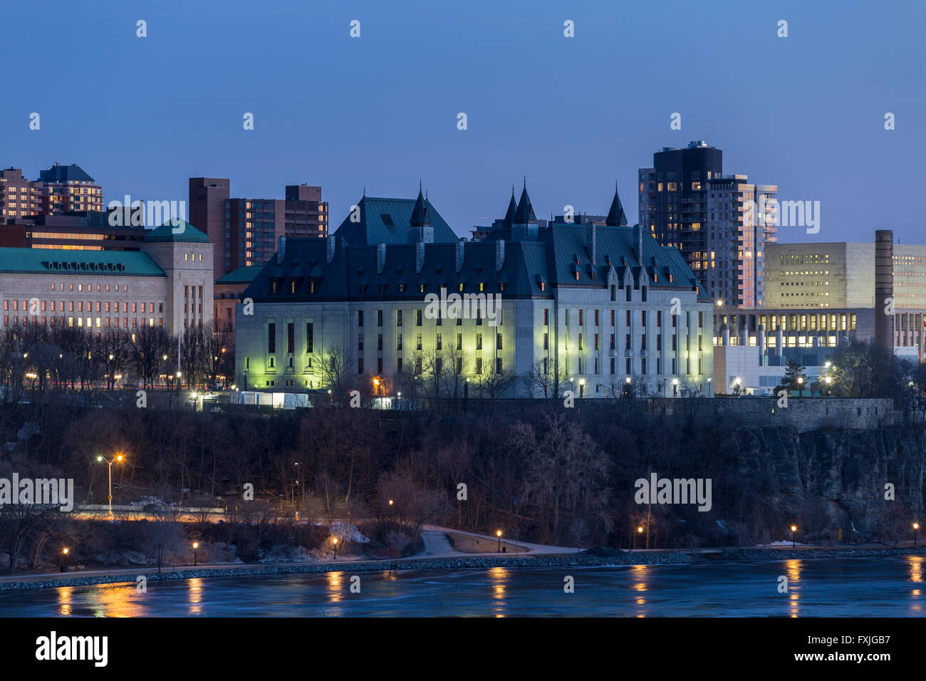 River landscape with buildings hi-res stock photography and images - Alamy