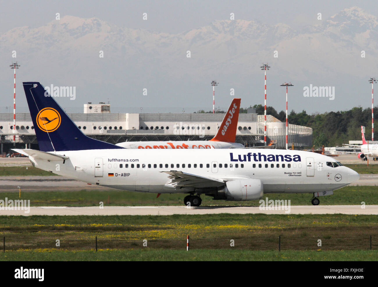 D-ABIP Lufthansa Boeing 737-500 at Milan airport Stock Photo - Alamy