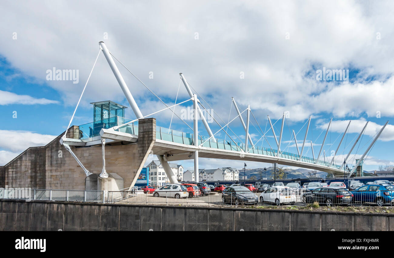 Footbridge crossing the tracks south of Stirling Railway Station in ...