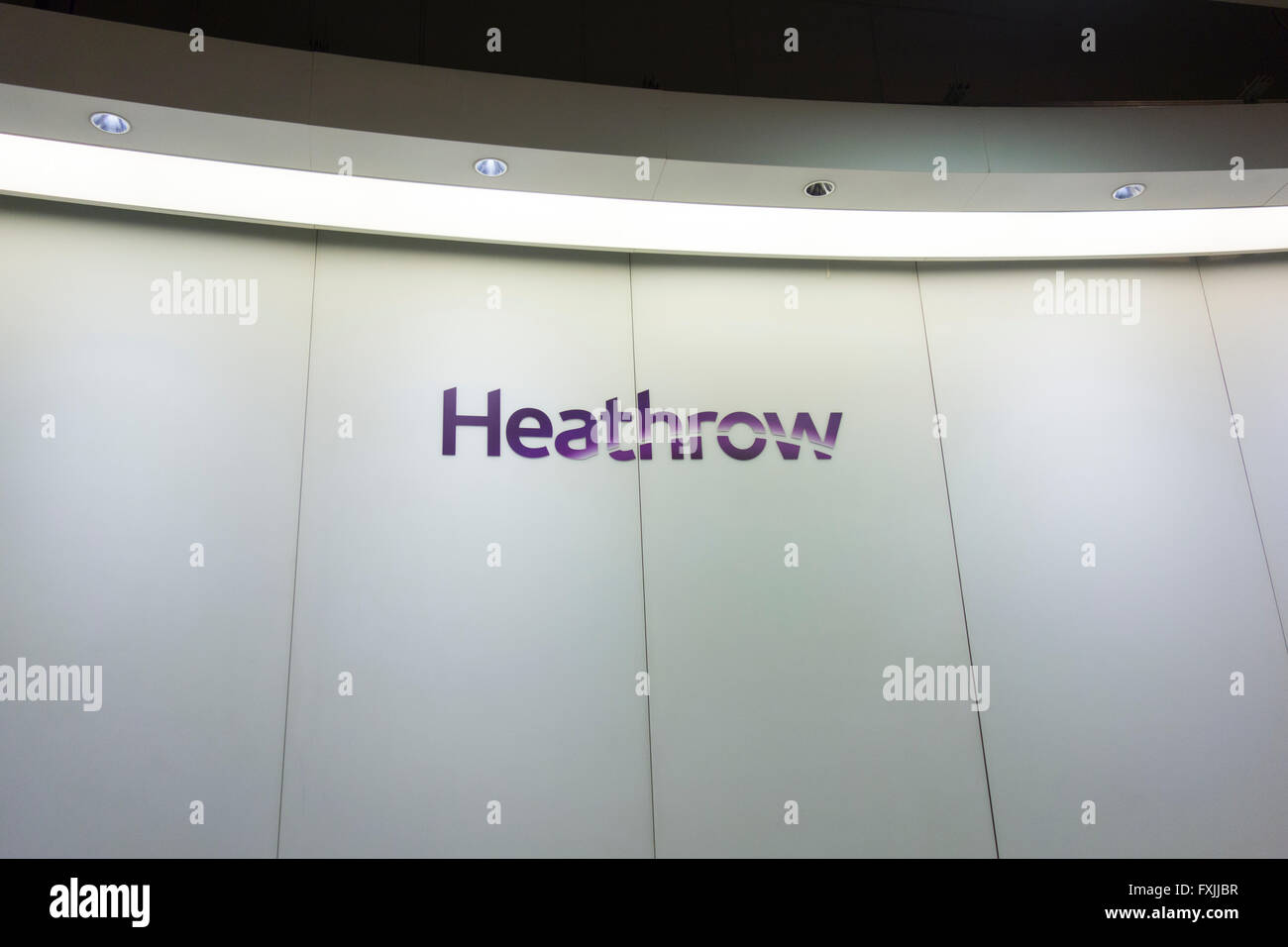 Terminal 4 sign hi-res stock photography and images - Alamy