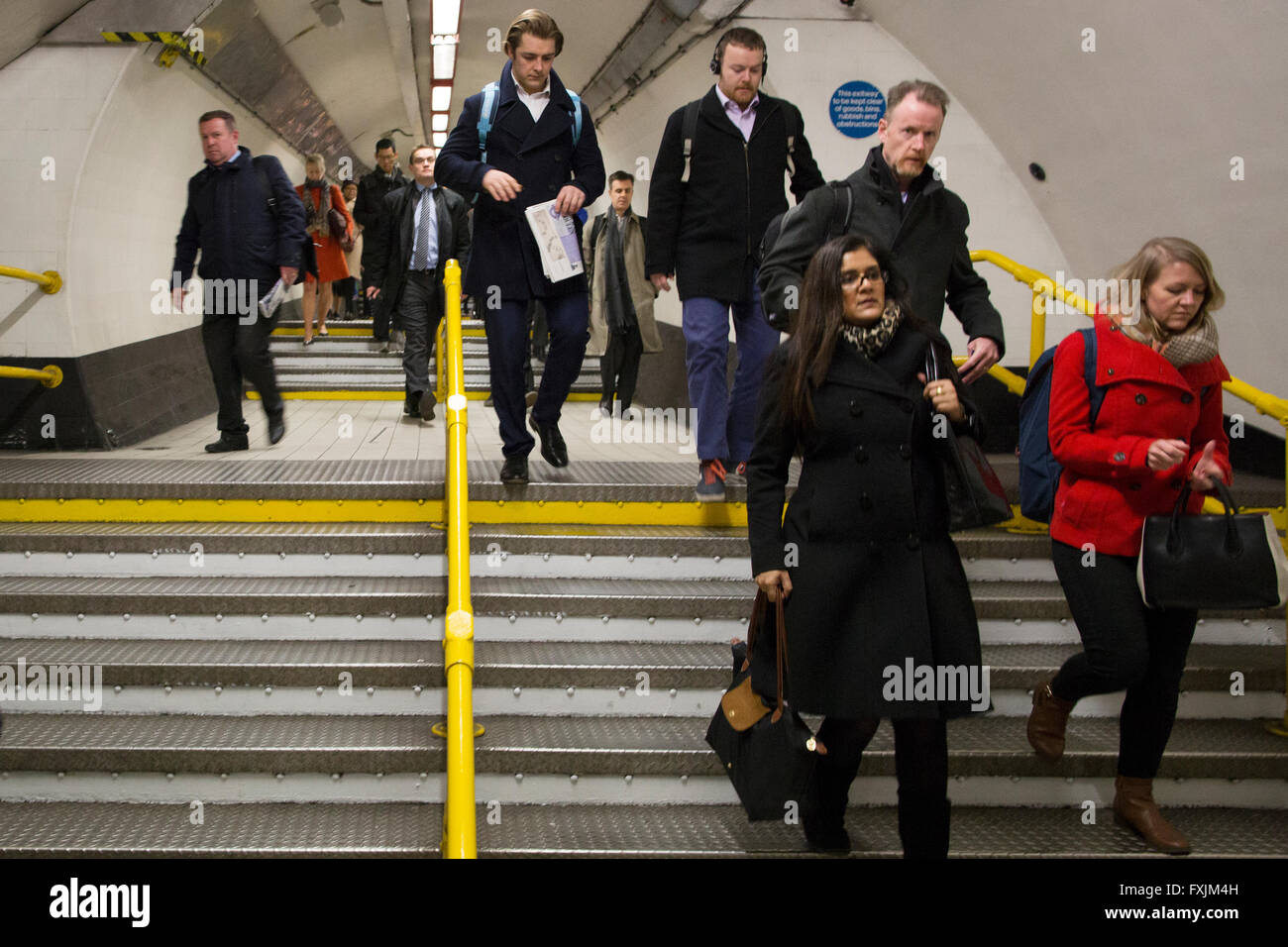 People on The London Underground in London Photo : Pixstory / alamy ...