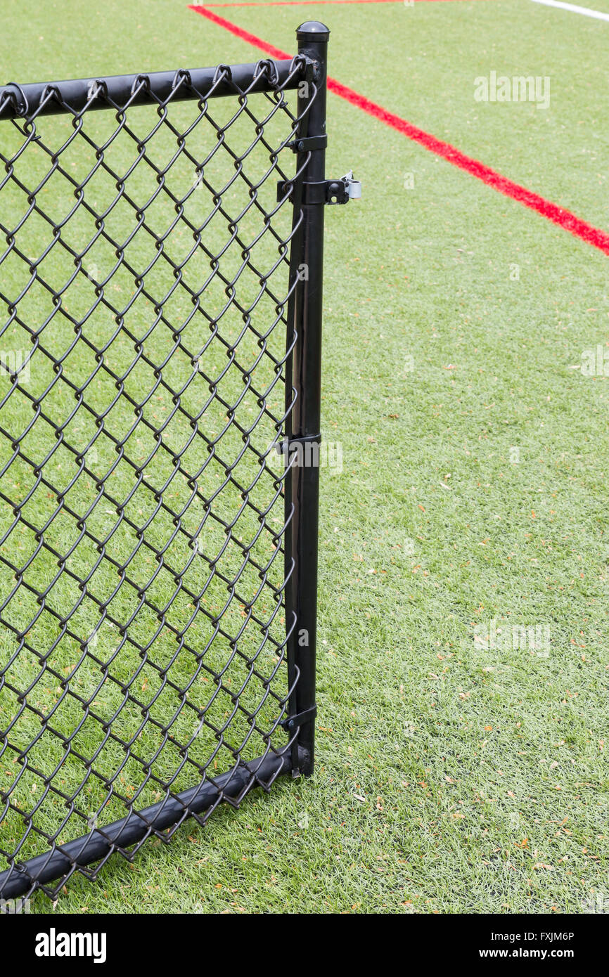 Chain link fence texture hi-res stock photography and images - Alamy