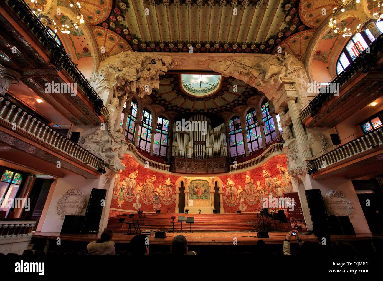 The stunning interior of the Palau de la Musica Opera House in ...