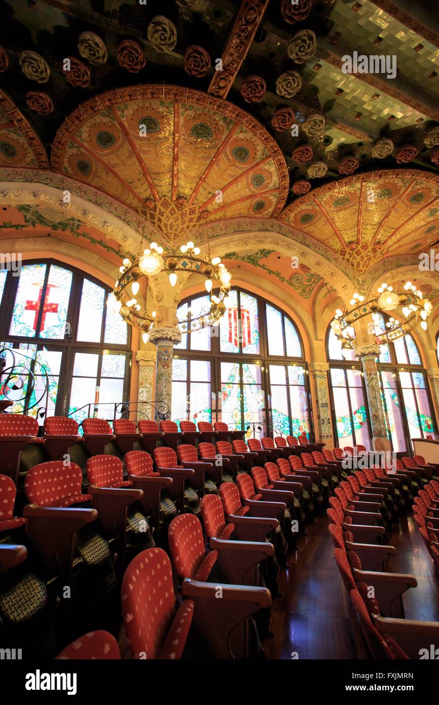 The stunning interior of the Palau de la Musica Opera House in ...
