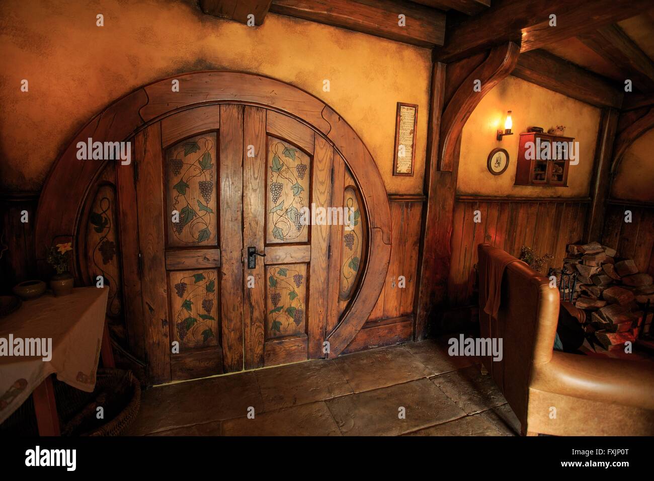 The green dragon pub in hobbiton hi-res stock photography and images ...