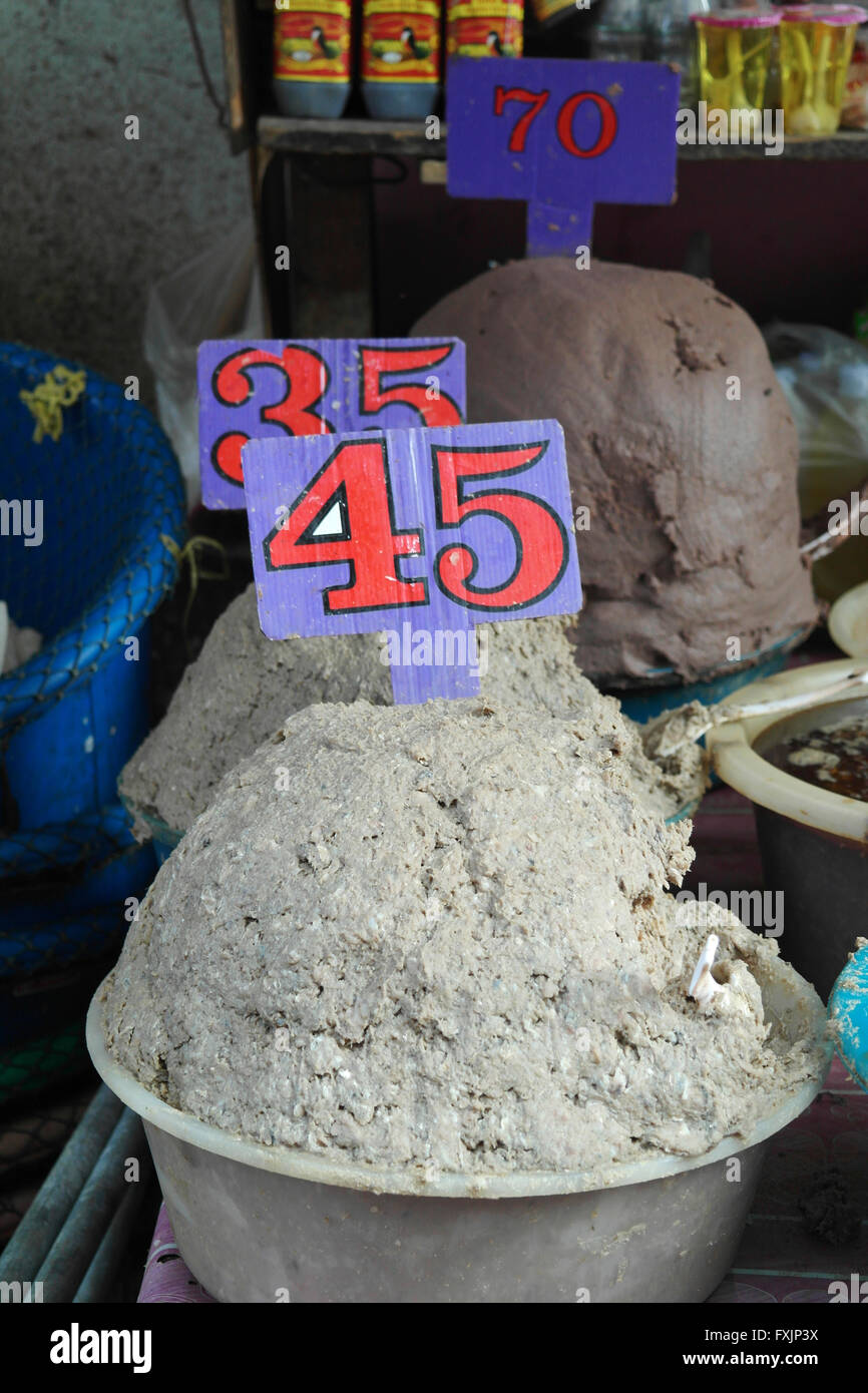 Khlong Toei Market in Bangkok downtown - Thailand Stock Photo - Alamy