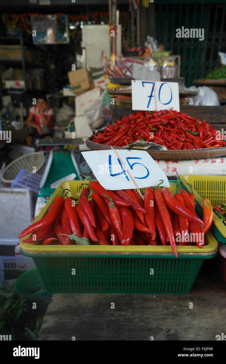 Khlong Toei Market in Bangkok downtown - Thailand Stock Photo - Alamy