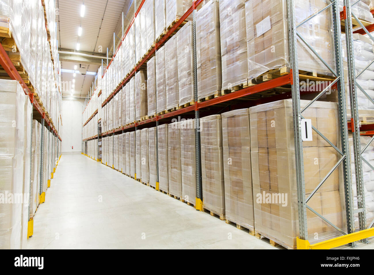 cargo boxes storing at warehouse shelves Stock Photo - Alamy