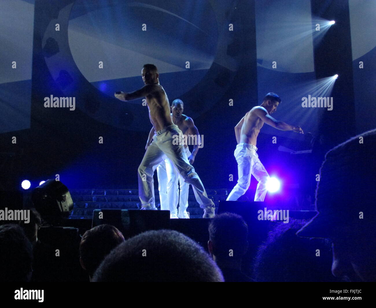 Mariah Carey, the best-selling female artist of all time, performs on ...