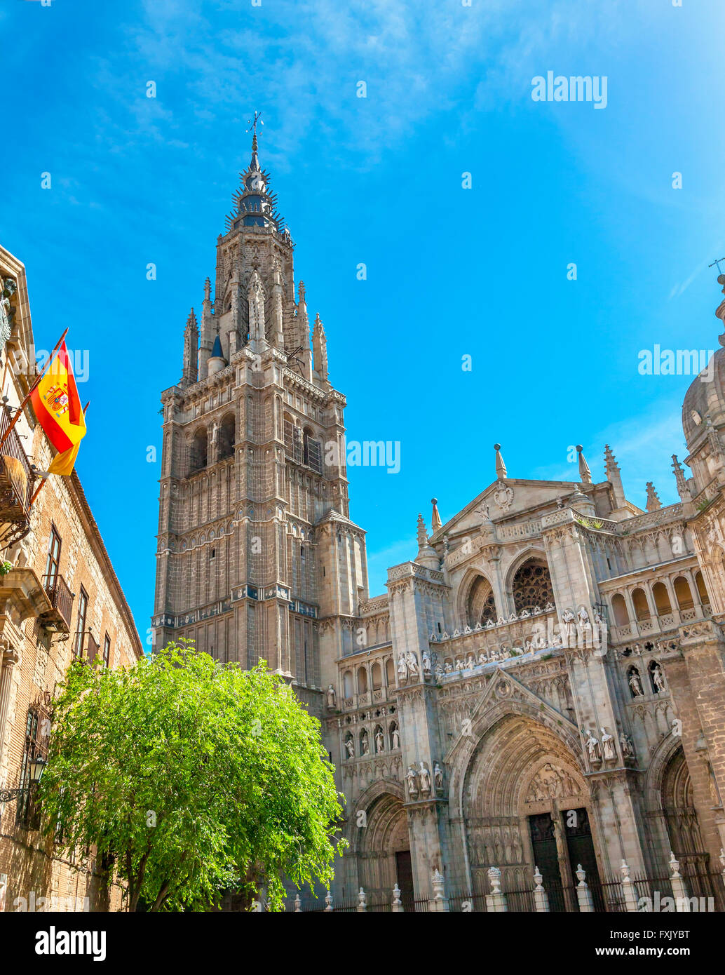 Toledo cathedral facade spanish church hi-res stock photography and ...