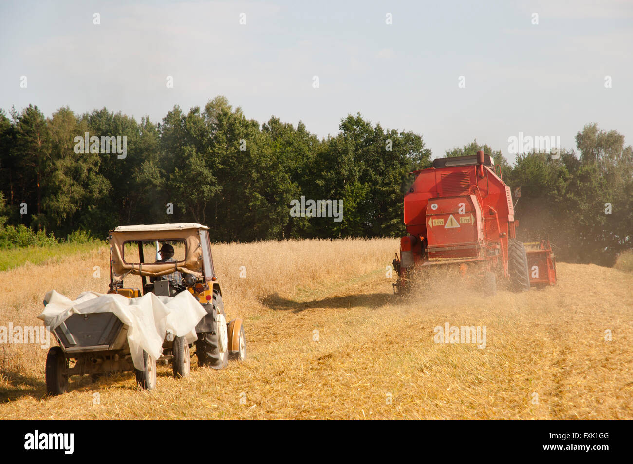 Combine harvester red tractor hi-res stock photography and images - Alamy