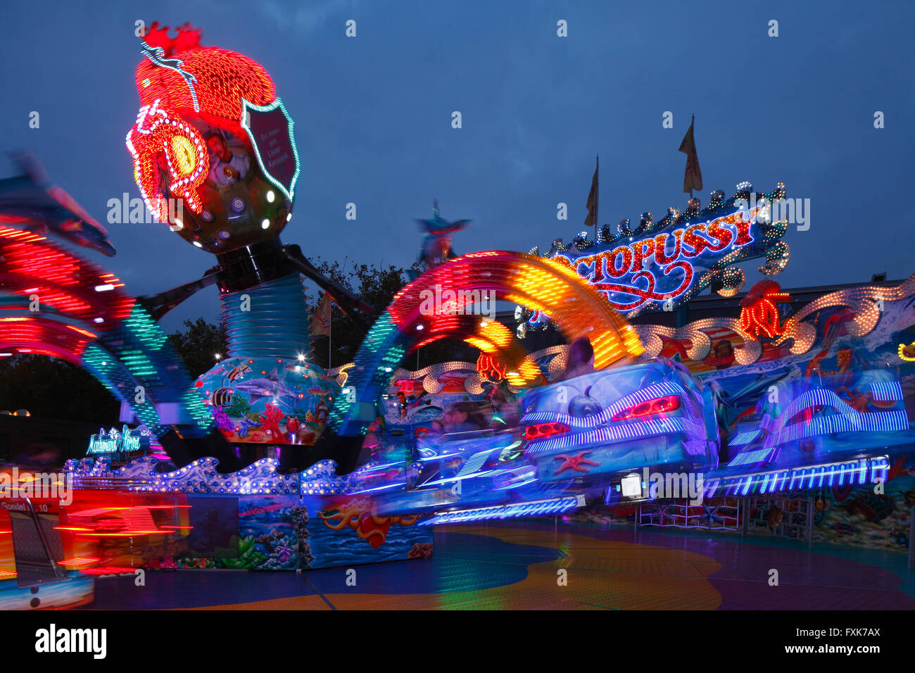 Octopus fairground ride hi-res stock photography and images - Alamy