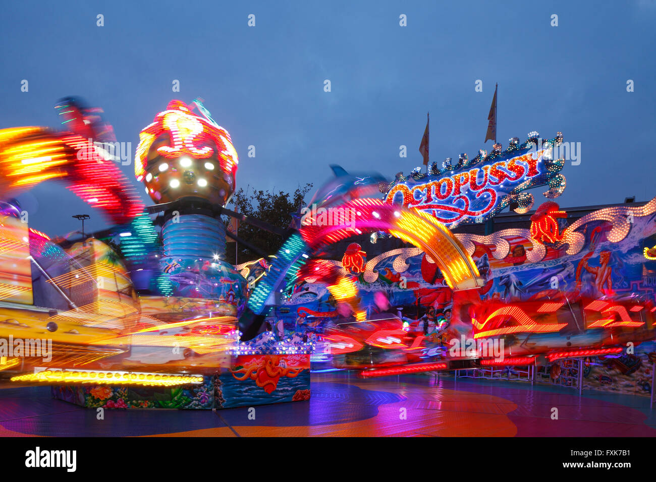 Octopussy ride on the fun fair Bremer Freimarkt at dusk, Bremen ...