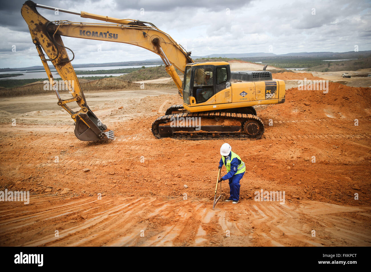 Nairobi, Kenya. 9th Apr, 2016. Kenyan female engineer Esther Wanjiku ...