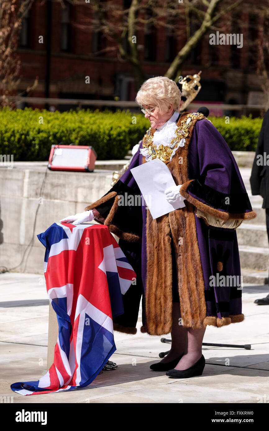 Plaque unveiling ceremony hi-res stock photography and images - Alamy