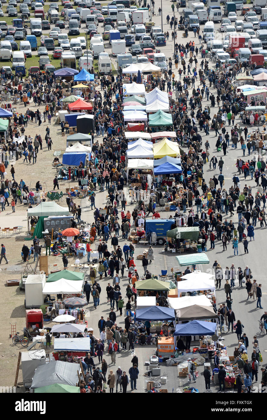 Munich, Germany. 16th Apr, 2016. Visitors at Bavarias biggest flee ...