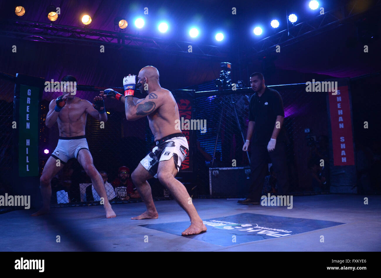 Lahore, Pakistan. 16th Apr, 2016. A view of the Pakistan kick boxing ...