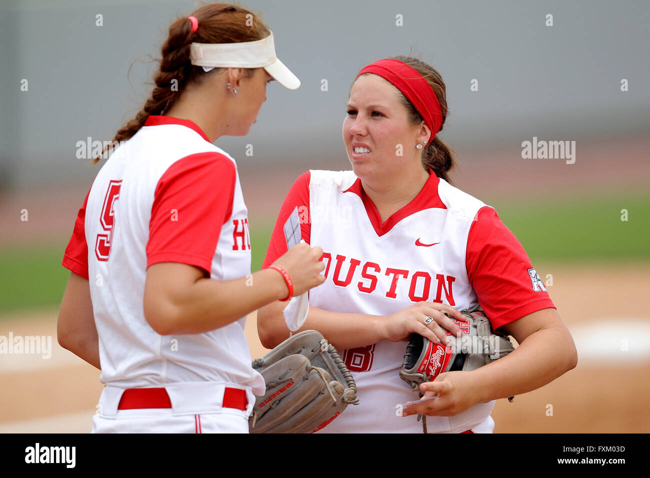 Houston, TX, USA. 16th Apr, 2016. Houston pitcher Julana Shrum #8 ...